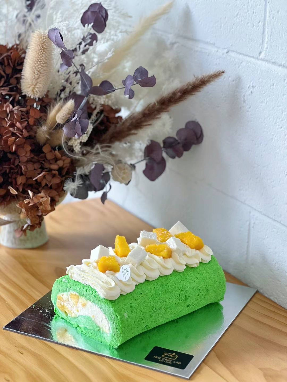 COCONUT MANGO / PANDAN COCONUT MANGO ROLL (Seasonal) – J & D Cake Lab